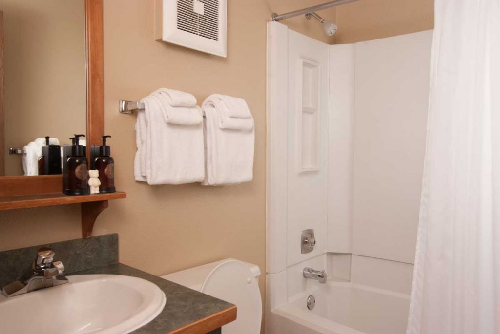 Bathroom | Yellowstone National Park Lodges