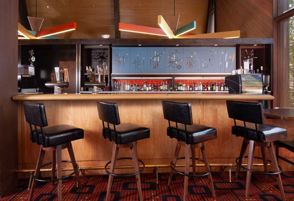 Canyon-M66-Bar | Yellowstone National Park Lodges