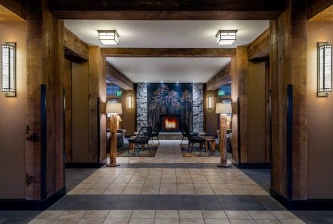 Canyon_Lobby-Fireplace | Yellowstone National Park Lodges