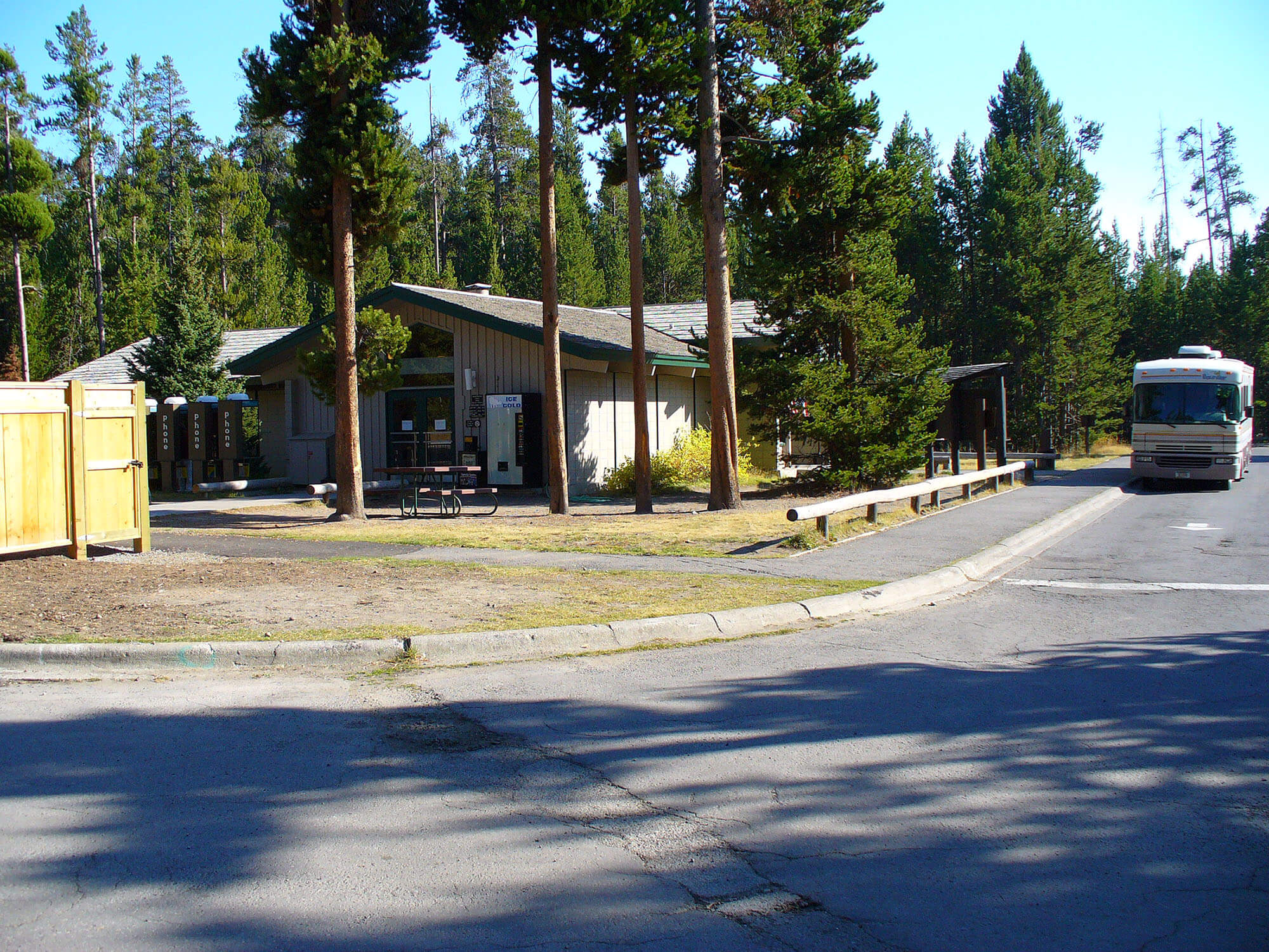 Fishing-Bridge-RV-Park | Yellowstone National Park Lodges