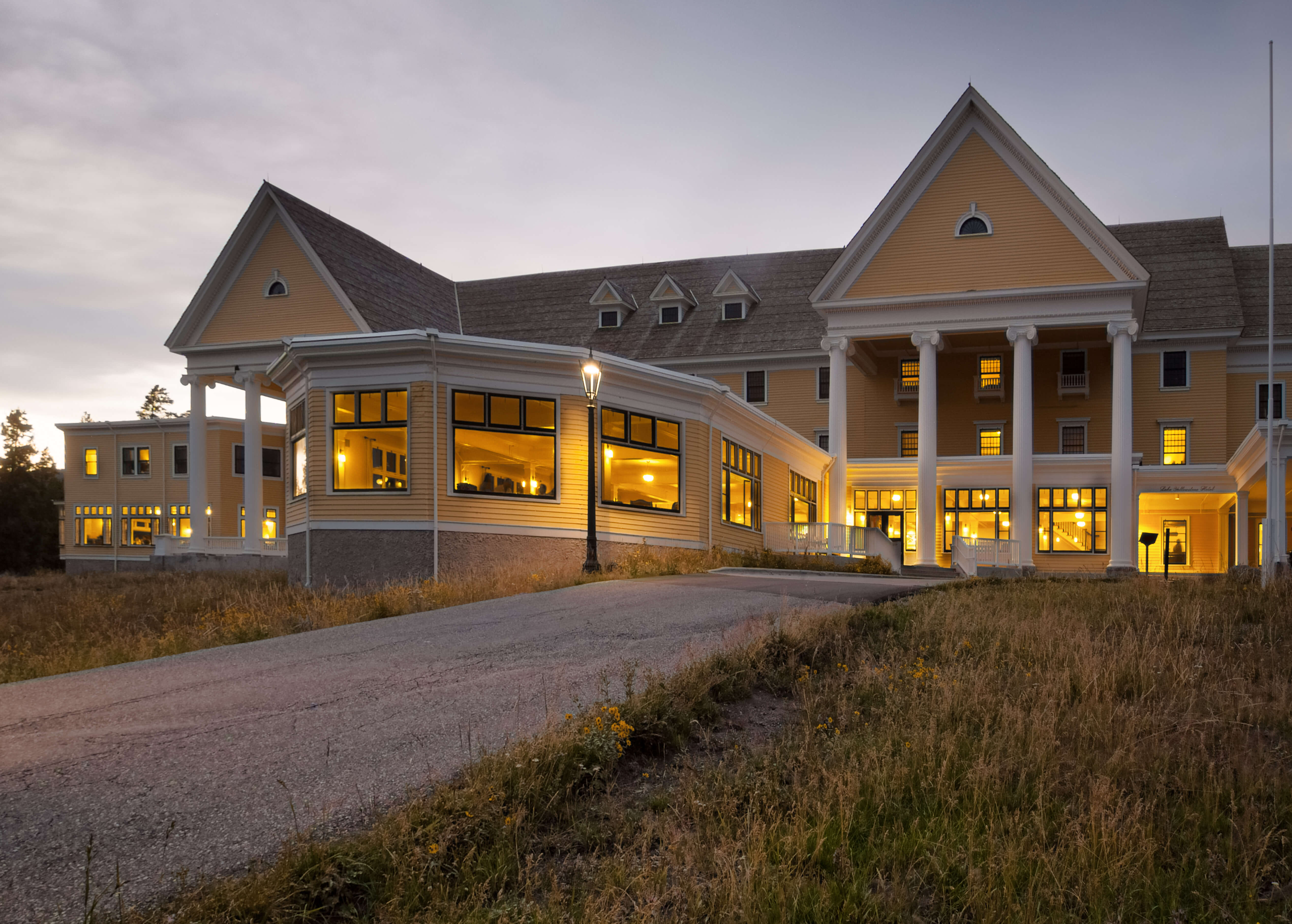 Lake Yellowstone Hotel Tour | Yellowstone National Park Lodge