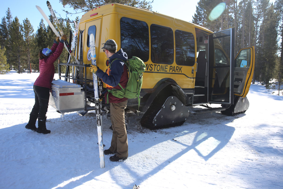 Ski-shuttle | Yellowstone National Park Lodges