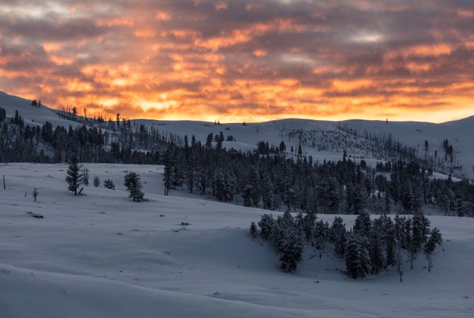 Sunset over Specimen Ridge | Yellowstone National Park Lodges