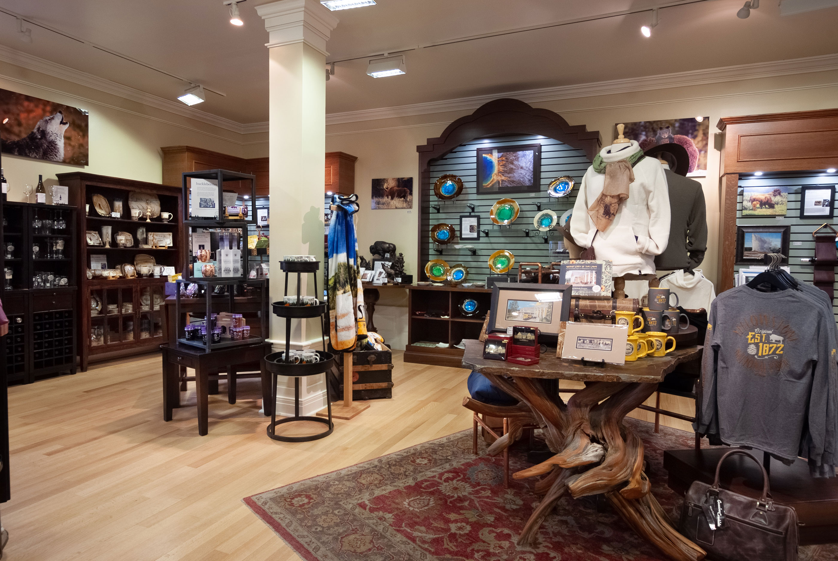 gift-shop-LAKE7793 | Yellowstone National Park Lodges