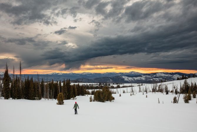 Sunset Snowshoe Yellowstone | Yellowstone National Park Lodges